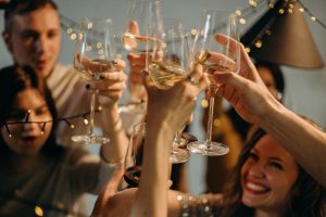 Dinner Party Toasts: Who, When, and How to Toast Properly - Private ...
