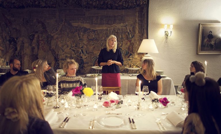 Dinner Party Toasts: Who, When, and How to Toast Properly - Private ...